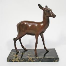 bronzen beeld hert hinde art deco female deer sculpture
